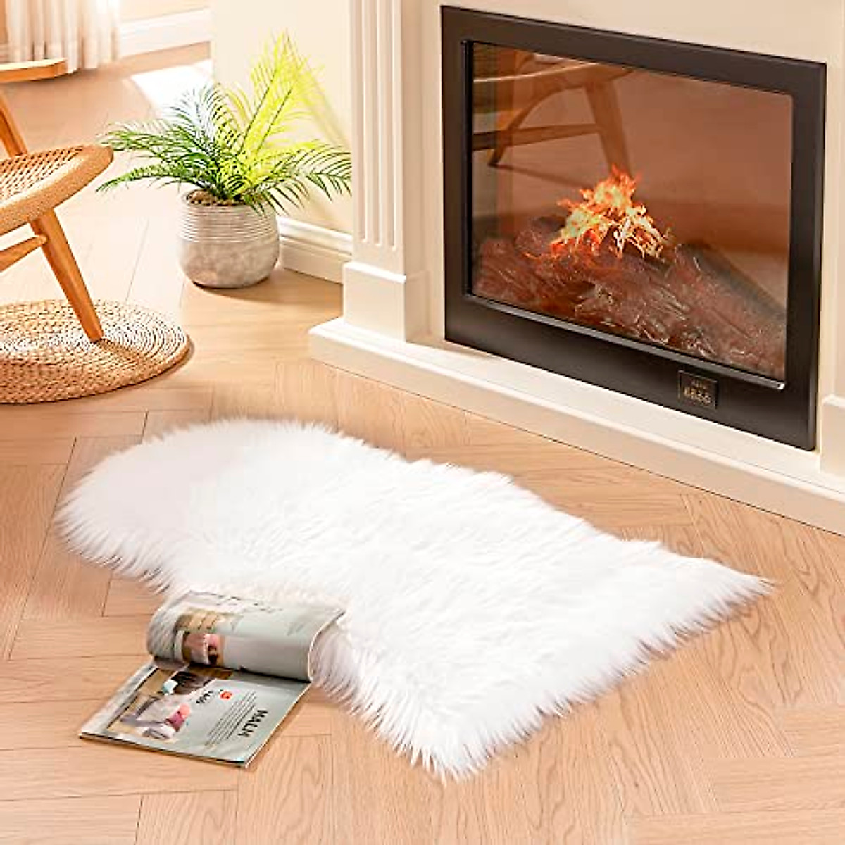 Faux Fur Rug, Fluffy Faux Sheepskin Rugs for Bedroom, White Area Rug, Faux Sheepskin Throw Rug, Fur Carpet for Living Room, Fur Chair Cover (2 x 3 ft, White)