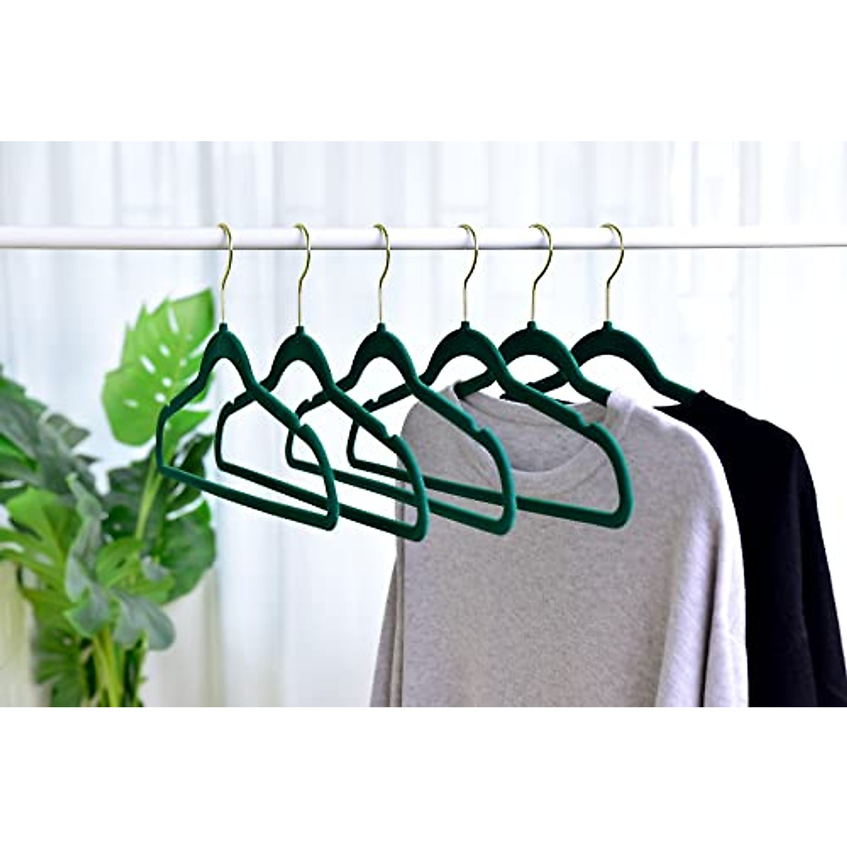 SYNHOZZ Velvet Hangers ，Green Non-Slip Suit Felt Hangers,Ultra Thin Space Saving 360 Degree Gold Hook Clothes Hangers Huggable Hangers Velvet for Suits,Coats,Jackets,Pants,Dress (50 Pack, Green