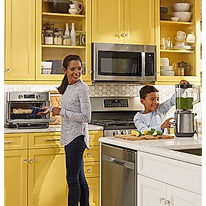 GE Blender | 5-Speed + Pulsing Option | Kitchen Essentials Blender for Shakes, Smoothies & More | Large 64 oz Tritan Jar, 7-9 Servings per Batch | Stainless Steel Blades & Exterior Finish | 1000 Watts