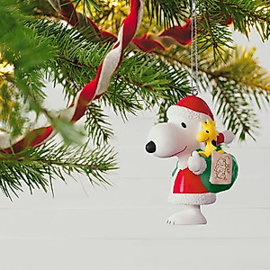Hallmark Keepsake Christmas Ornaments Premium Peanutrs Spotlight on Snoopy 20th Anniversary