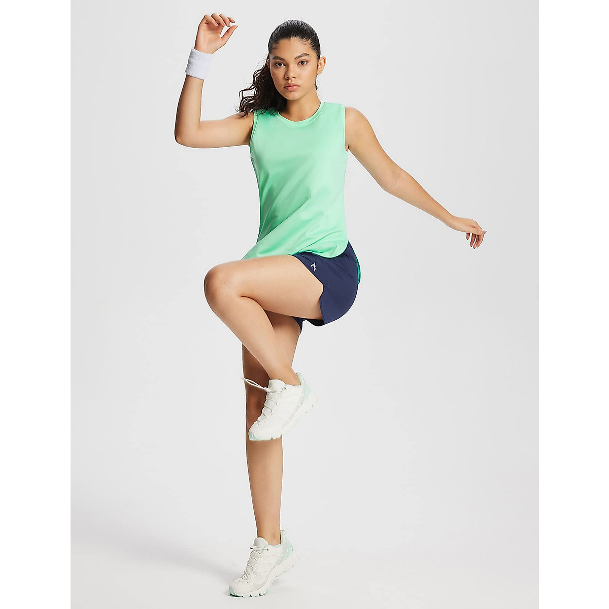 baleaf Women's Workout Tank Tops Sleeveless Athletic Tennis Exercise Running Shirts with Side Slit Mint Green M