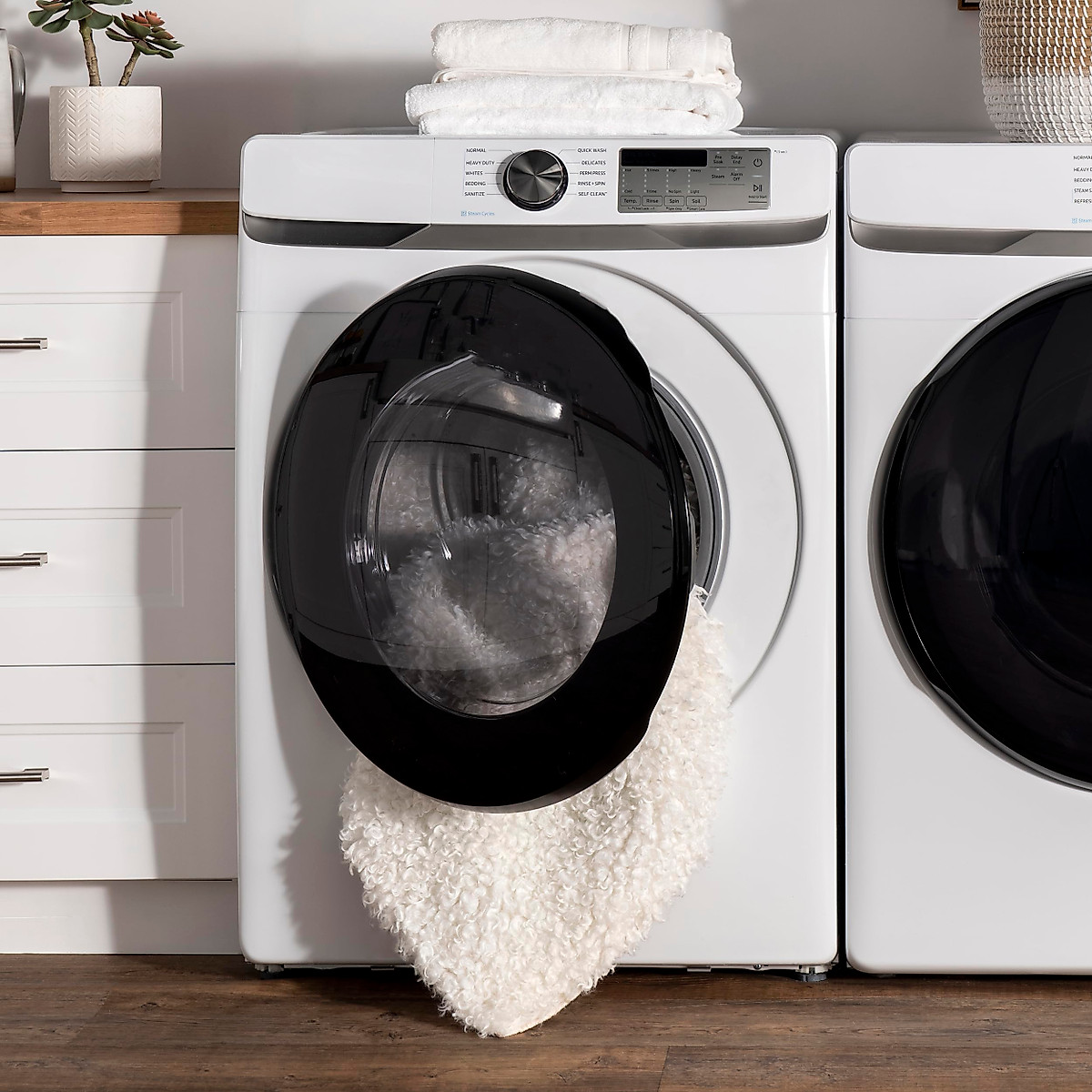 nuLOOM Marlow Machine Washable Soft Shaggy Faux Sheepskin Area Rug, 4x6, White