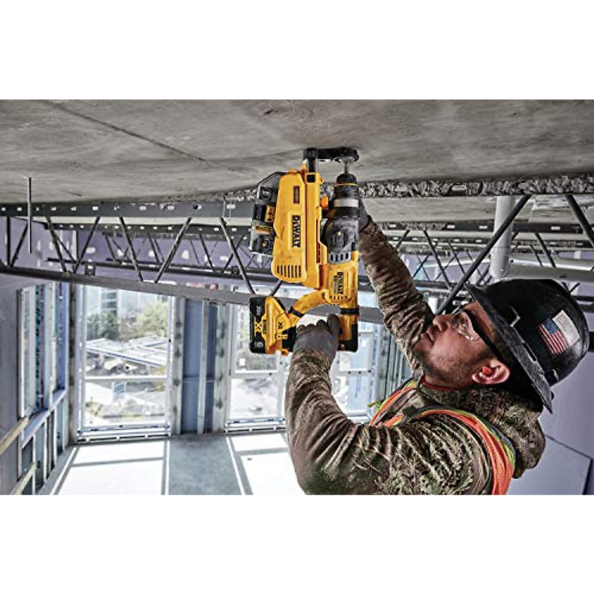 DEWALT 20V MAX Rotary Hammer, SDS Plus, L-Shape, On-Board Dust Extractor, 1-1/8-Inch (DCH263R2DH)