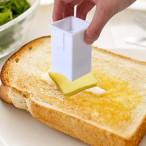 Cooraby 4 Pack Plastic Butter Spreader Corn Cob Butter Holder Spreads Butter Dispenser with Built-in Cover (4)