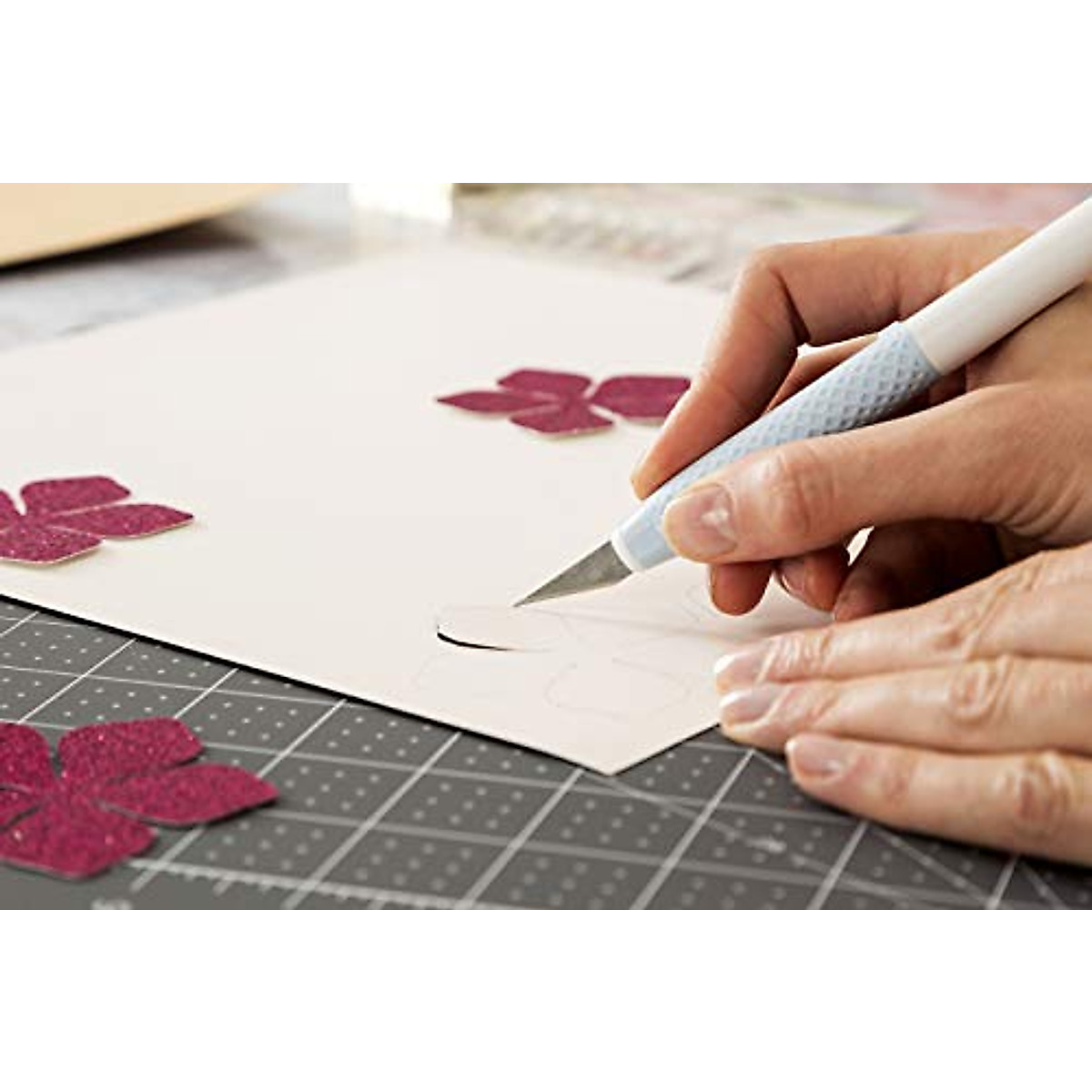 Cricut TrueControl Knife Kit - For Use As a Precision Knife, Craft knife, Carving Knife and Hobby Knife - For Art, Scrapbooking, Stencils, and DIY Projects - Comes With 5 Spare Blades - [Blue]