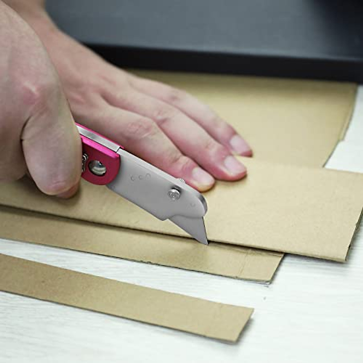 DISPATCH Folding Utility Knife Paper Cutter Stainless Steel Plastic Handle Replaceable Blade Utility Craft Knife Cutter