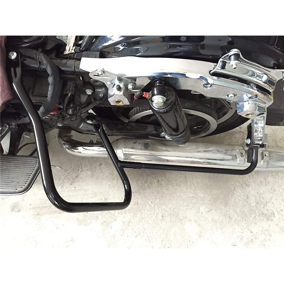 HTTMT- US-TGHD-SG04-BK2- US Front Saddlebag Bracket Guard Crash Bar Compatible With Harley Touring Road Glide FLH 14+