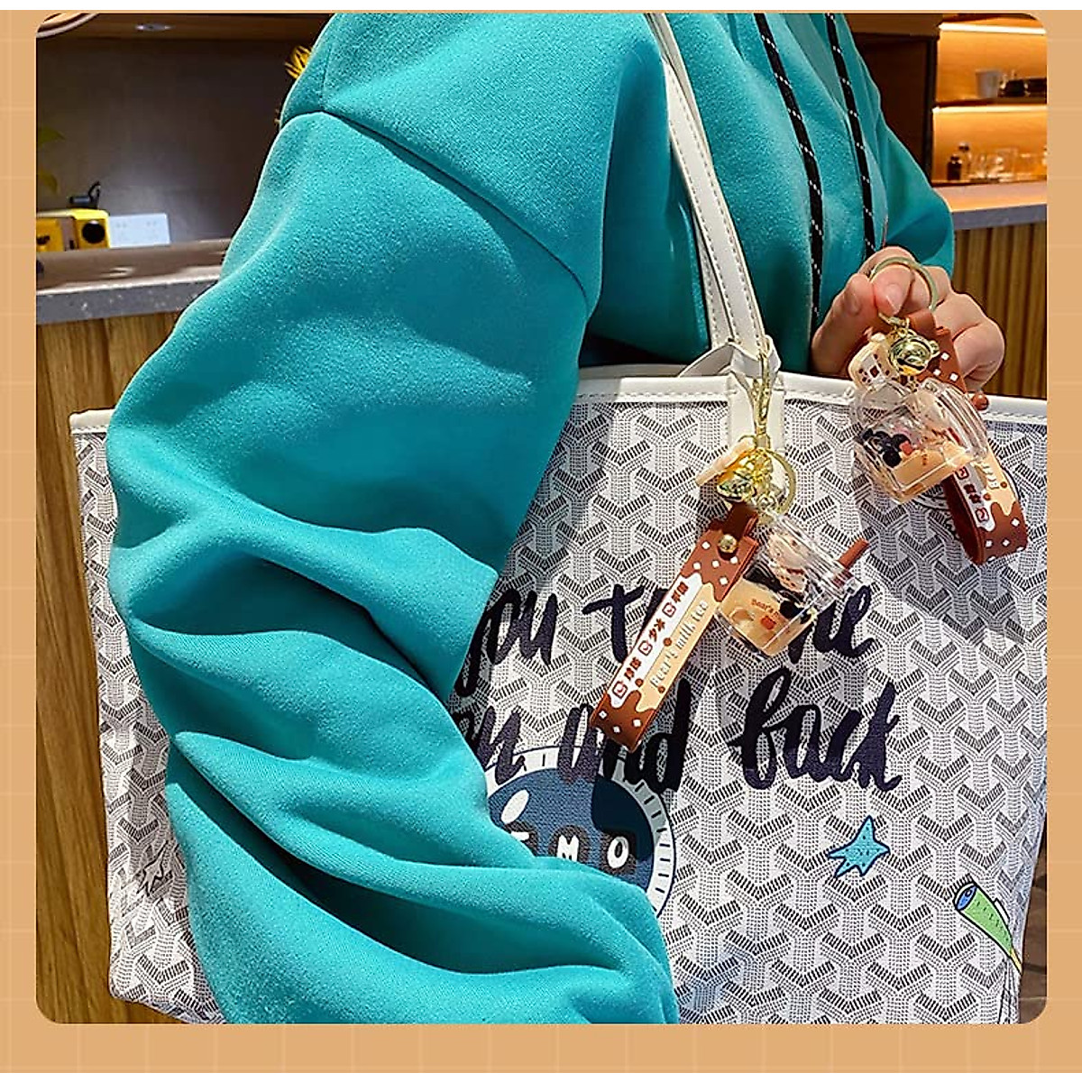 HSYHERE Men Women Creative Interesting Floating Milk Tea Brown Bear Lucky Bottle Keychain Keyrings. Bubble Tea Bear Moving Liquid Sand Car Key Chain Bag Pendant Decoration Holder - Cup.