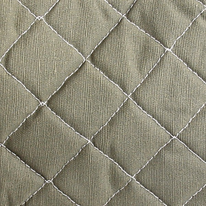 New Star Foodservice 32024 Commercial Grade Flame Retardant/Resistant Oven Mitts, up to 400F, 15-Inch, Set of 2