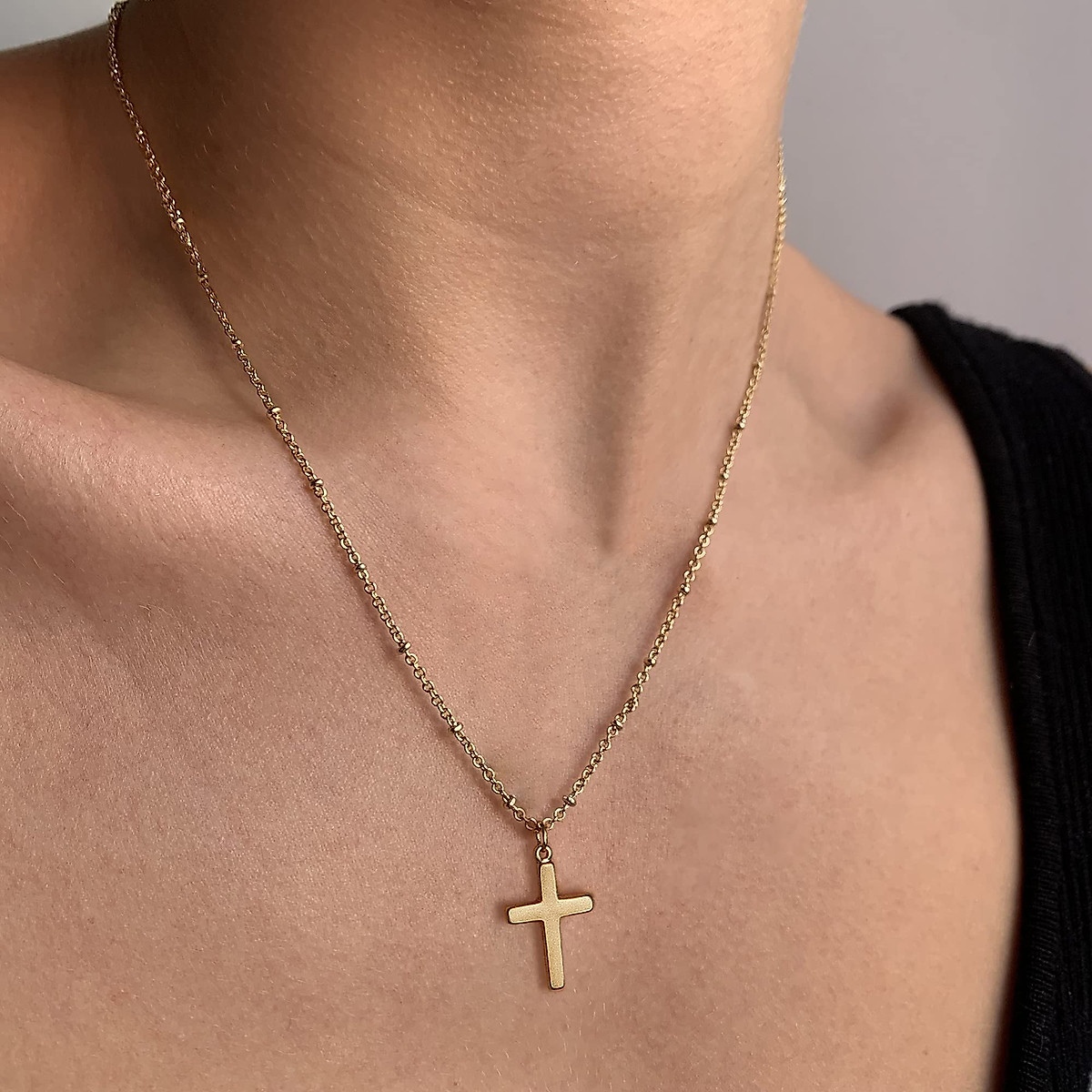 Tewiky Cute Necklaces for Women, Simple Gold Cross Necklaces 18k Gold Plated Cross Pendant Choker Necklaces Dainty Cute Necklaces Aesthetic Gold Jewelry Gifts for Women