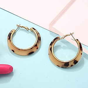 XOCARTIGE Acrylic Hoop Earrings for Women Tortoise Resin Earrings Bohemia Statement Dangle Earring Studs for Girls (Light Brown)