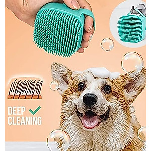 Bath brush for dogs or cats, with a shampoo dispenser tank, made of silicone, with soft bristles that provide a pleasant massage with deep cleaning for your pet