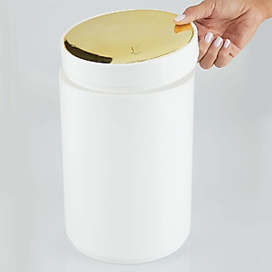 mDesign Small Round Plastic Trash Can Wastebasket, Garbage Container Bin with Swing Top Lid - for Bathrooms, Kitchens, Home Offices - 1.3 Gallon/5 Liter - White/Gold