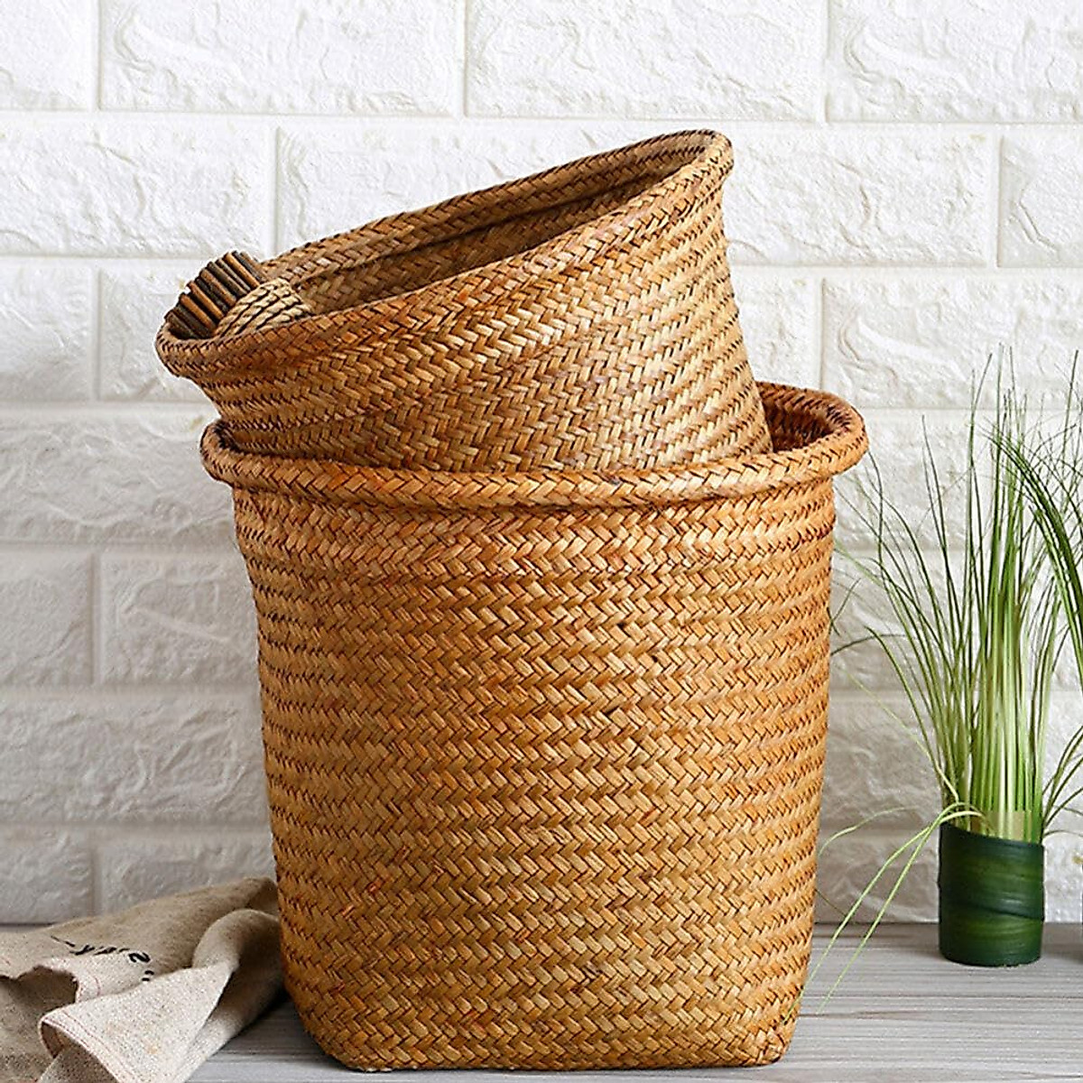 GANAZONO Straw Woven Trash Can, Wicker Waste Bin 12 Inch Small Handmade Planter Rustic Flower Pot Round Waste Basket Farmhouse Garbage Can for Bathroom Desktop Rubbish