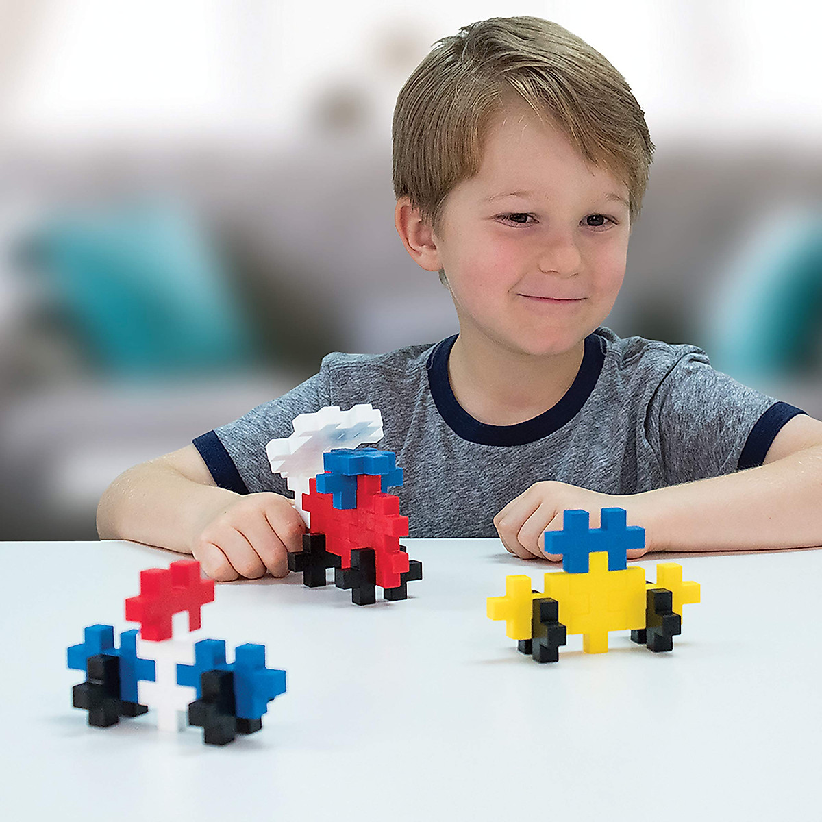 Plus Plus Big - 400 Big Pieces in Storage Tub - Basic Color Mix w/ 10 Baseplates - Construction Building Stem/Steam Toy, Interlocking Large Puzzle Blocks for Toddlers and Preschool