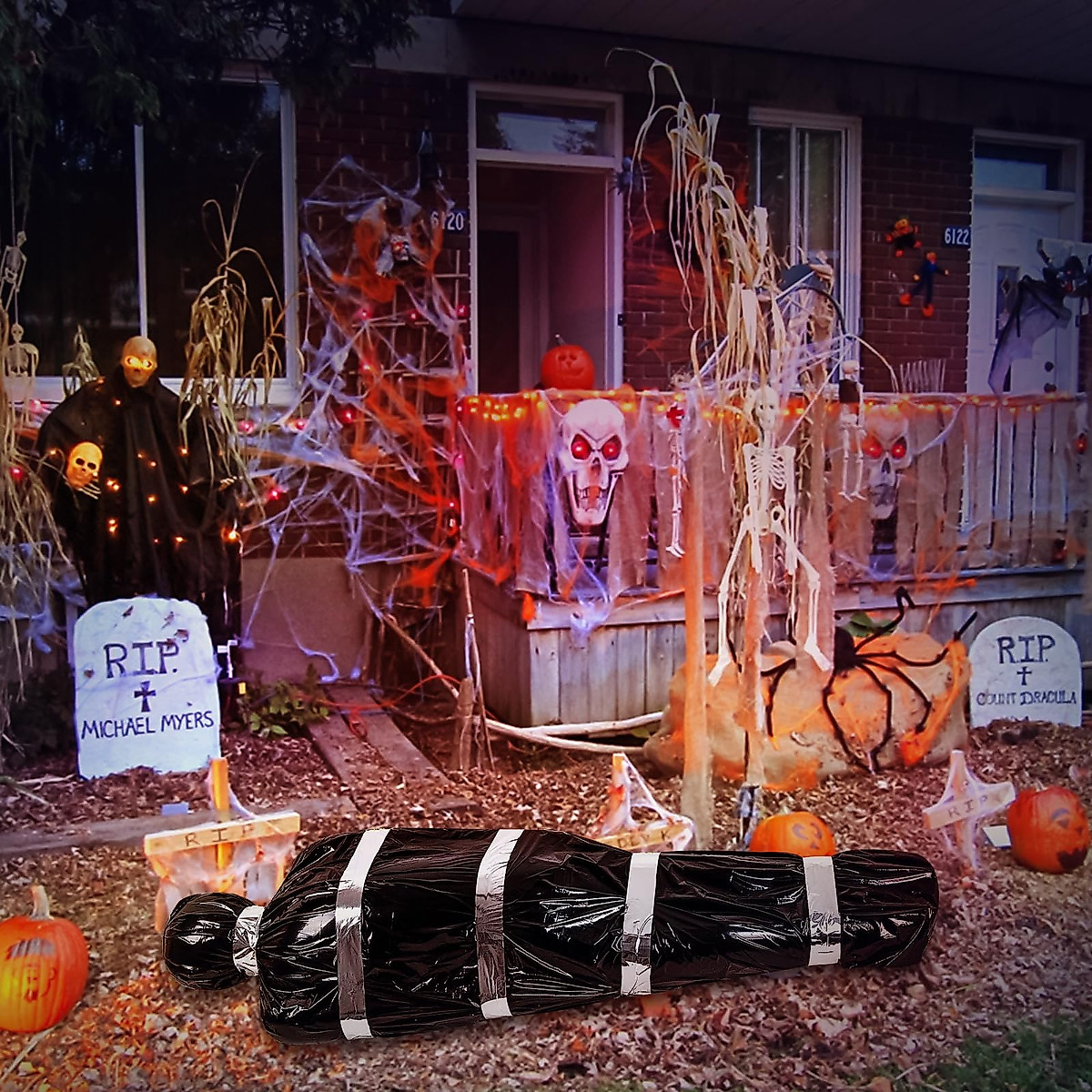 Niaoyun Halloween Decorations Dead Victim Props, Hanging Corpse Dead Victim Props Halloween Decorations, Scary Fake Corpse in Bag Hallowmas Outdoor Prop Creepy Haunted House Decor