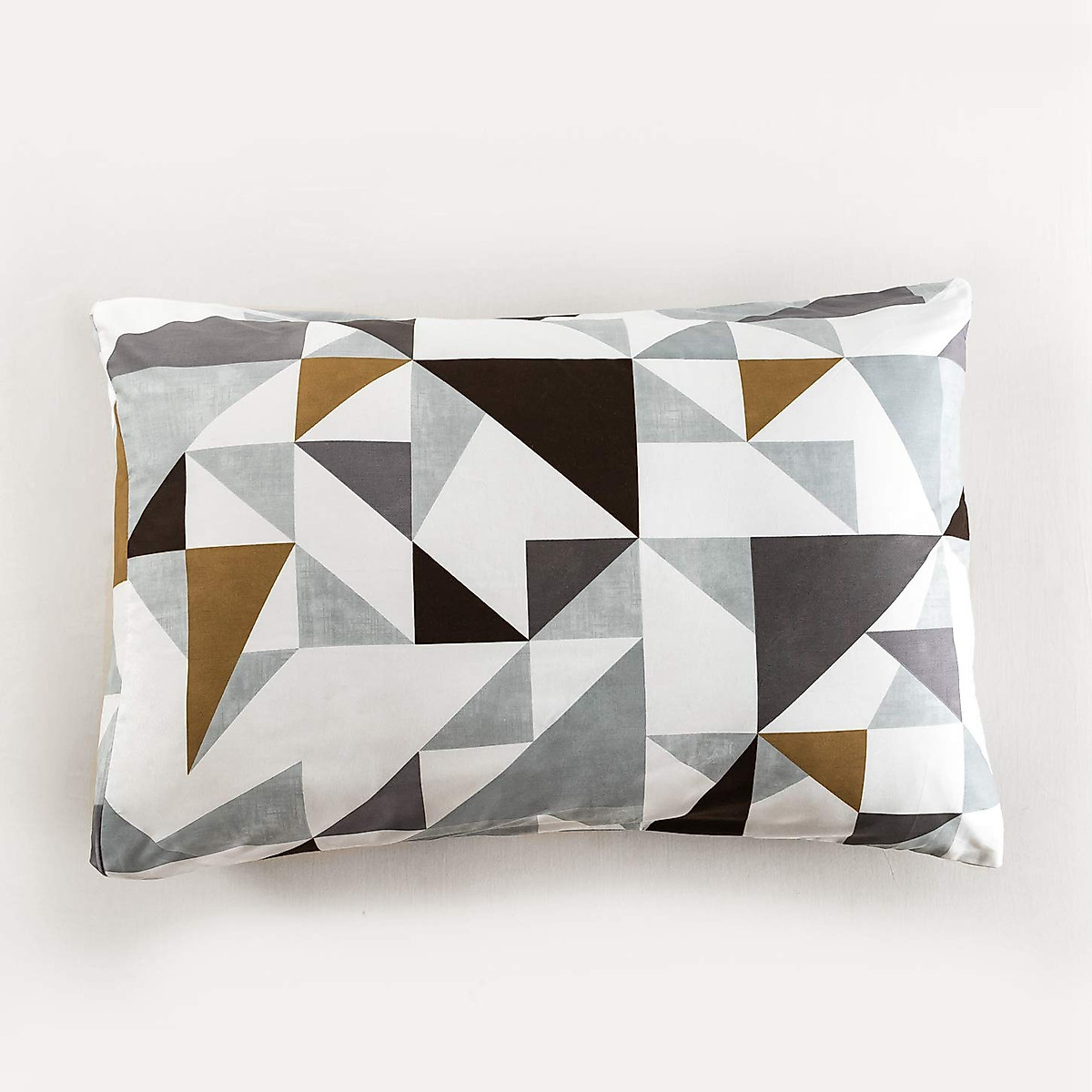 SUSYBAO 100% Cotton Pillowcases Queen Size Set of 2 Gray Triangle Geometric Print Bed Pillow Covers Envelope Closure End Pillow Protectors Hotel Quality Soft Durable Easy Care, 20 in x 26 in