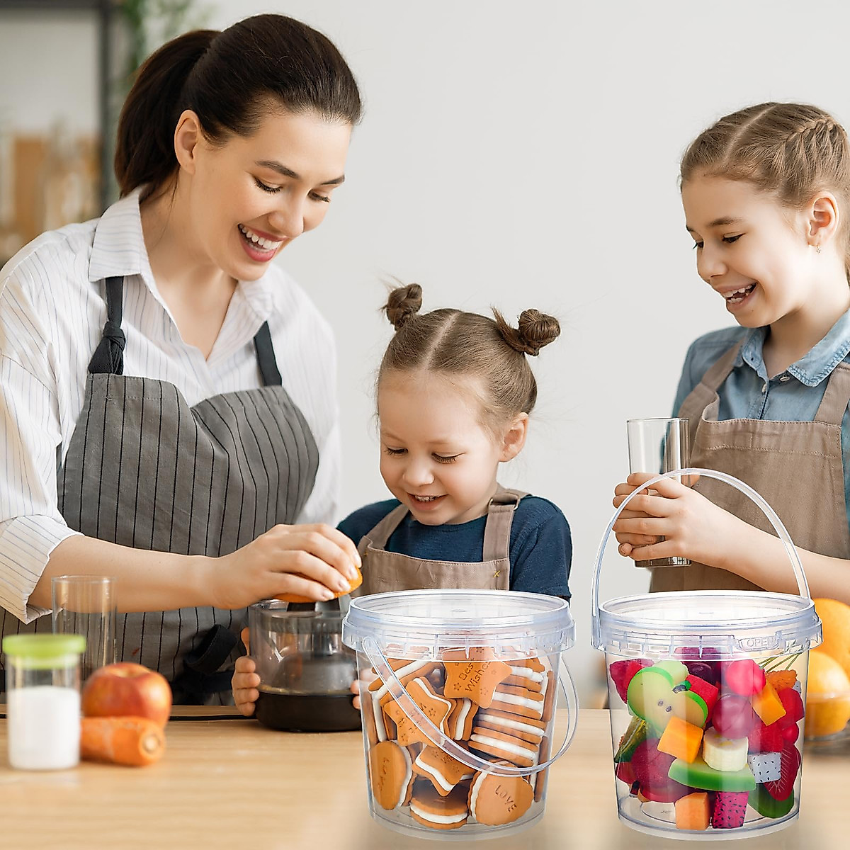 Mifoci 50 Pcs 32oz Food Clear Bucket Plastic Gallon Bucket Round Reusable Ice Cream Containers with Lids and Handles Airtight Clear Plastic Tub Freezer Reusable Pail for Kitchen Drinks Home(32oz)