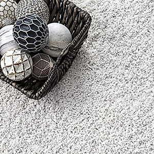 nuLOOM Wowshag Area Rug, 5' 3" x 7' 6", White