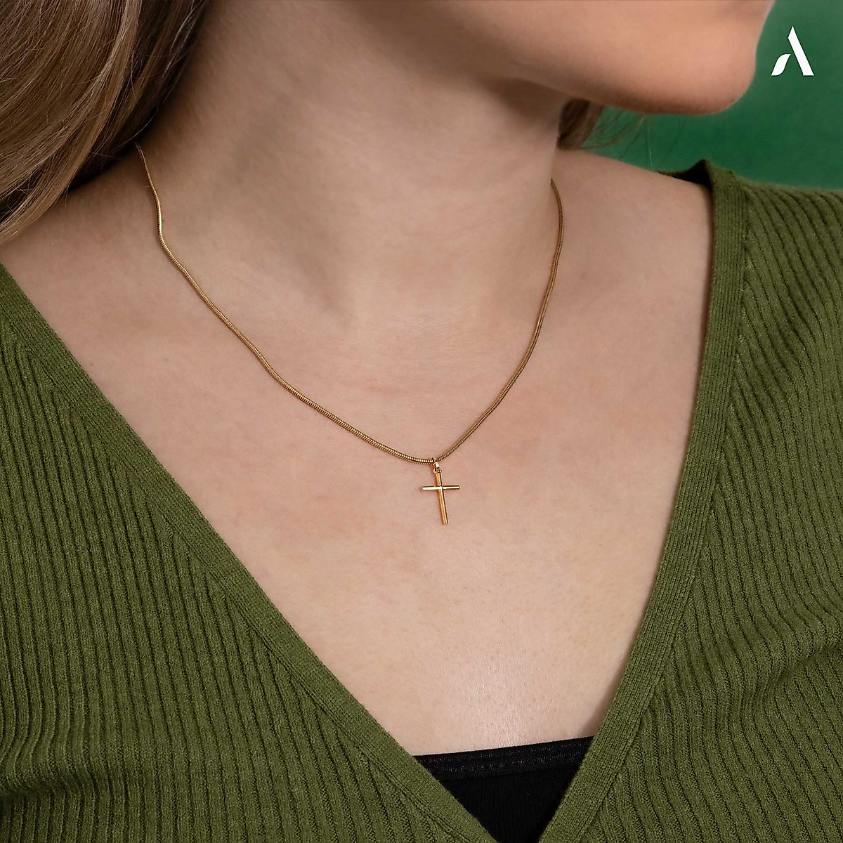 Amberta Allure Unisex 9ct Yellow Gold Cross Pendant: Small Cylindrical Cross Pendant