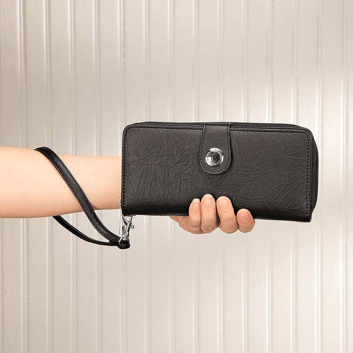 Fox Valley Traders B.AmiciTM Nancy RFID Leather Wallet with Wristlet