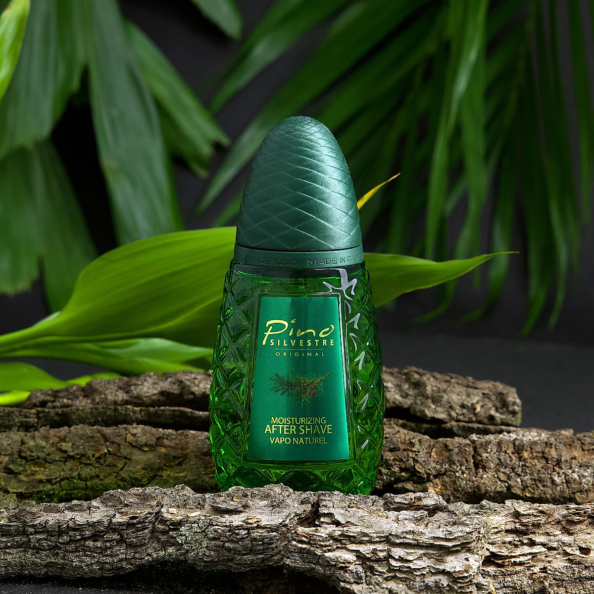 Pino Silvestre Moisturizing After Shave - An Original Treatment For Post Shaving - An Organic, Cooling Moisturizer Serum For The Face - A Tree Scented Travel Sized Bottle - 4.2 Oz Aftershave Spray