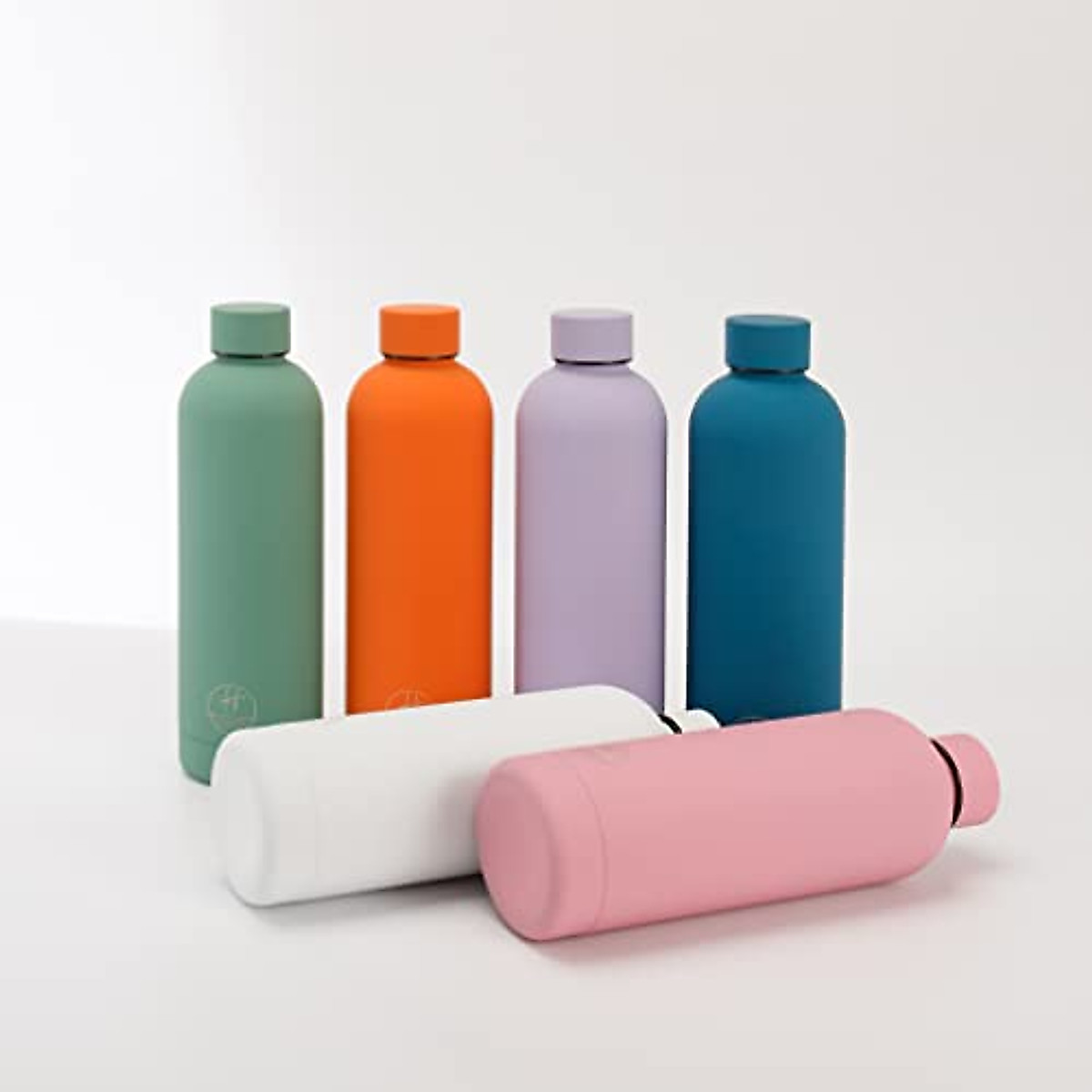 HISHTA 750mL Insulated Drinking Water Bottle - Double Wall Stainless Steel, BPA-Free, 12-24 Hour Thermal Insulation Performance, Sports Water Bottle with Secure Twist Cap - Orange