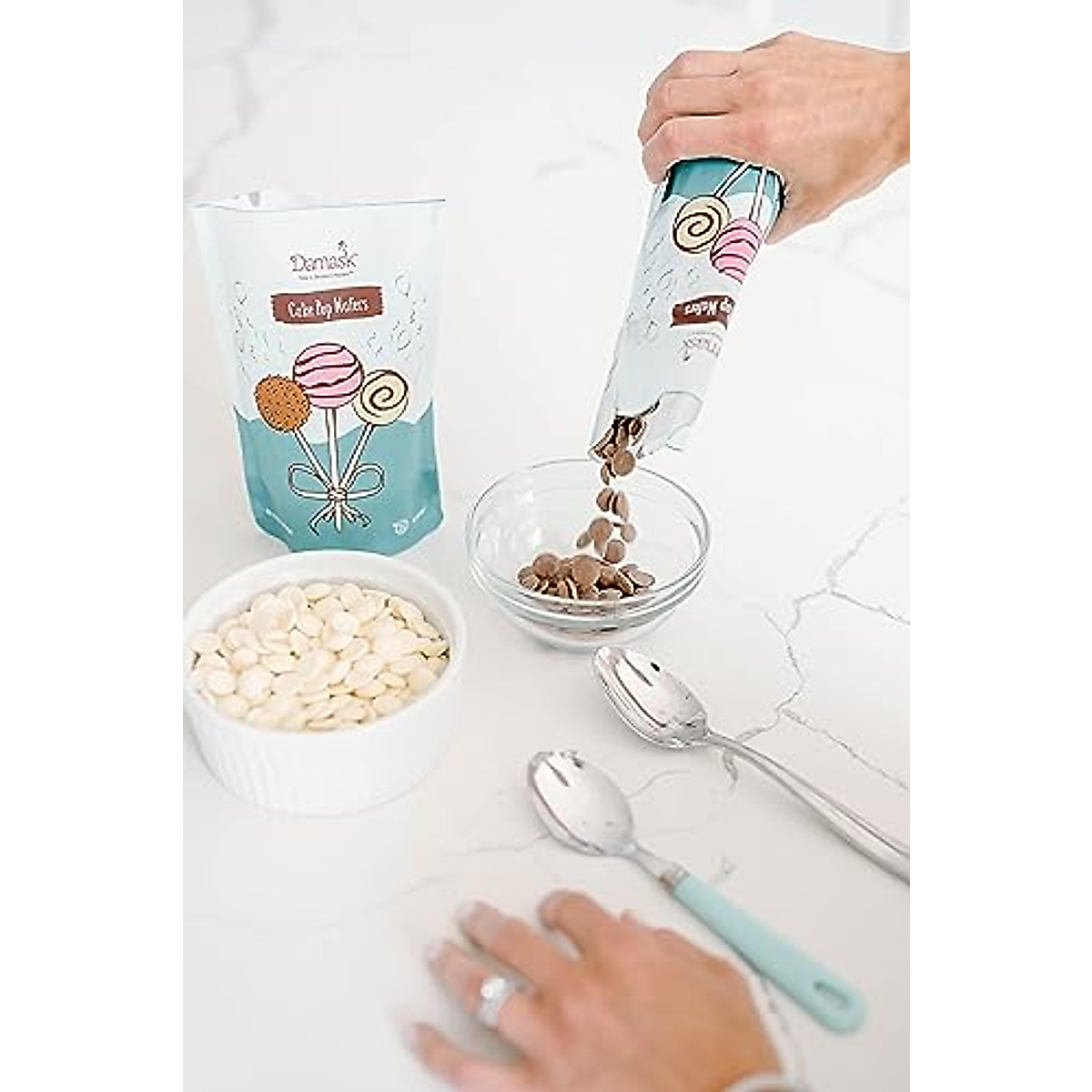 Classic Vanilla Cake Pop Kit - Milk Chocolate Coating