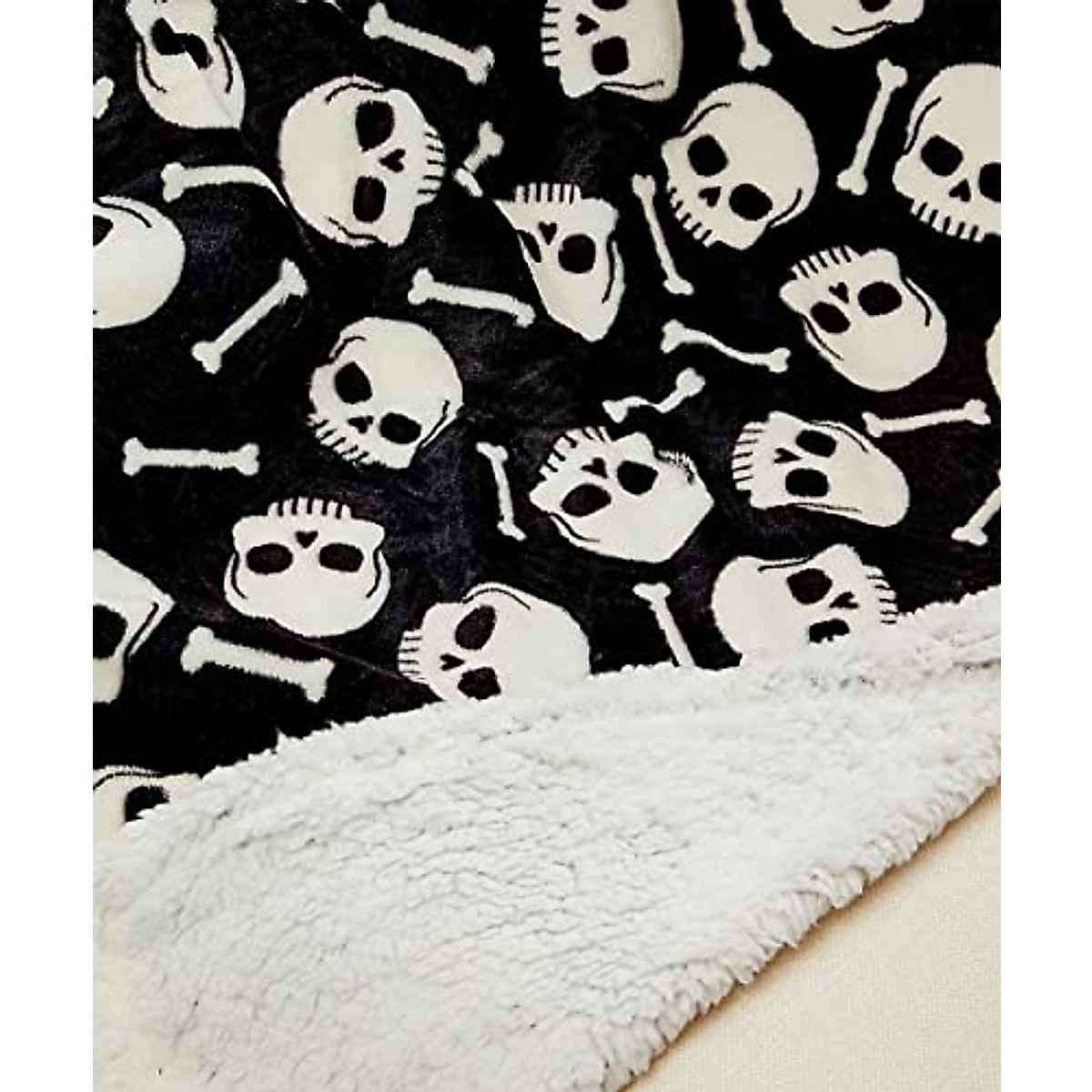 Skull & Bones by Décor&More Black Sherpa Throw - 50" X 60"