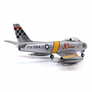1:72 Scale North American F-86F Sabre - Militaria Diecast by Motorcity Classics