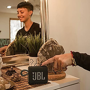 JBL Go 3: Portable Speaker with Bluetooth, Built-in Battery, Waterproof and Dustproof Feature - Black