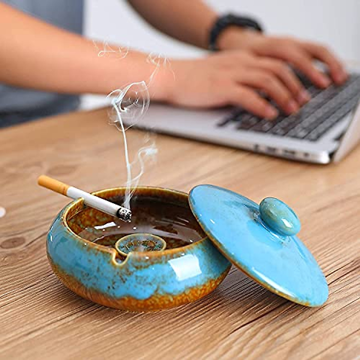 RONXS Ashtray, Outdoor Ash tray for Patio with Lid, Windproof Ashtrays for Cigarettes, Handmade Ceramic Ashtray for Home Office Indoor Decoration