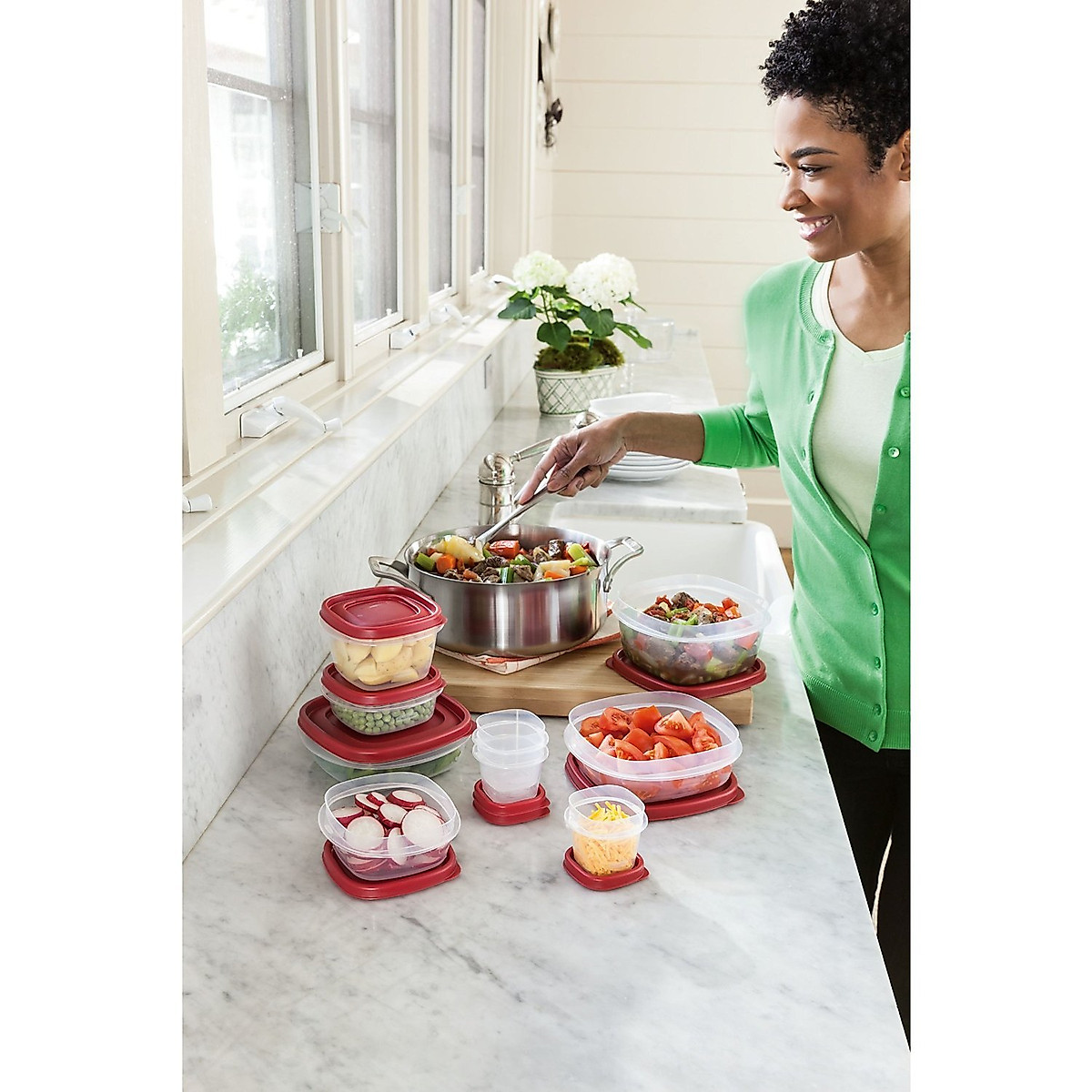 Rubbermaid Easy Find Lids Food Storage-Containers, Racer Red, 18-Piece Set