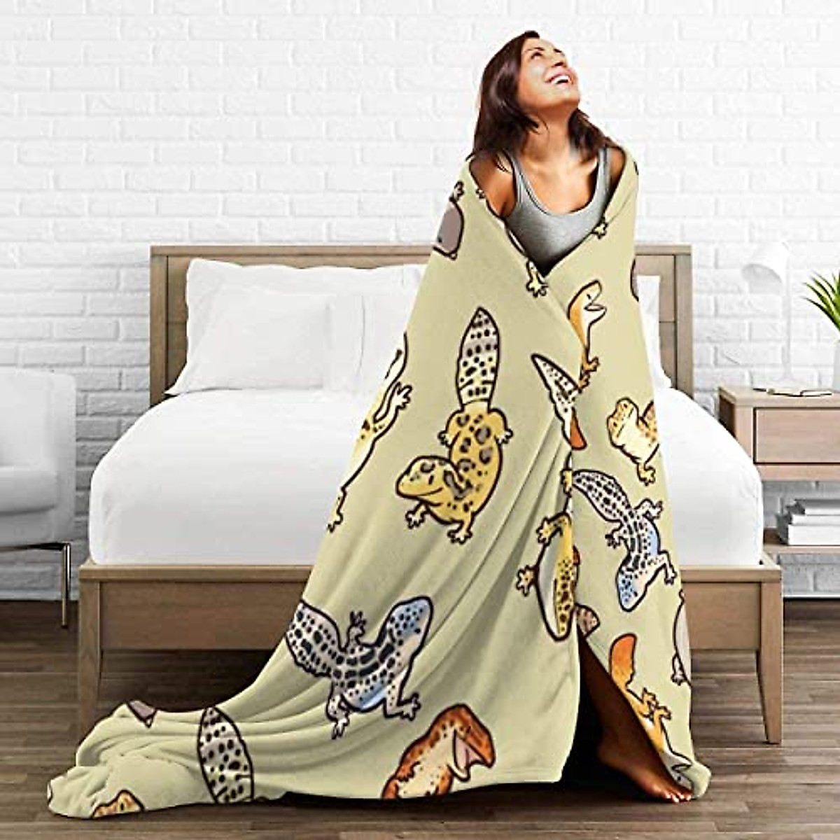Thinye Cartoon Cute Leopard Gecko Throw Blanket Super Soft Comfy Micro Fleece Fuzzy Blanket Decorative Blanket for Bed Couch Chair Living Room (50*40inch) White