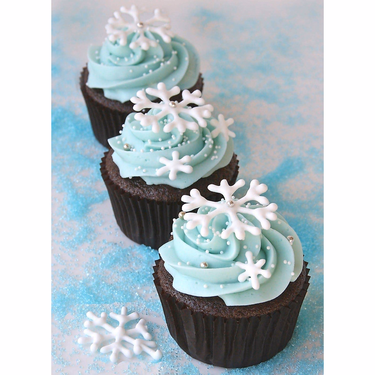 JeVenis Set of 4 Snowflake Fondant Mold 3D Christmas Cake Decorations Winter Cupcake Topper for Chocolate Candy Soap Cake Baking Decoration