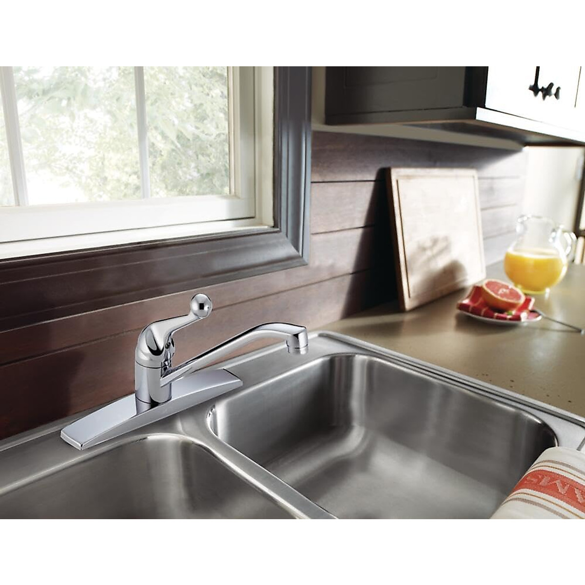 Delta Faucet Classic Single-Handle Kitchen Sink Faucet, Chrome Kitchen Faucet, Kitchen Sink Faucet 3-Hole, Chrome 100LF-WF, 8.00 x 8.00 x 8.00 inches