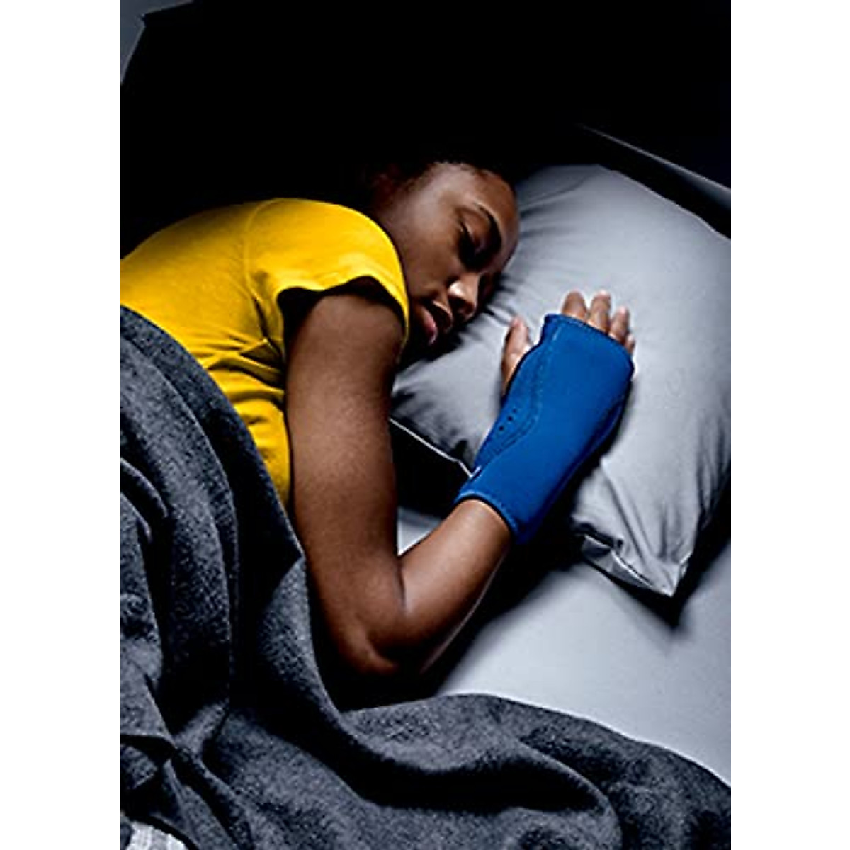 FUTURO Night Wrist Support, Helps Provide Nighttime Relief of Carpel Tunnel Symptoms, Breathable, One Size