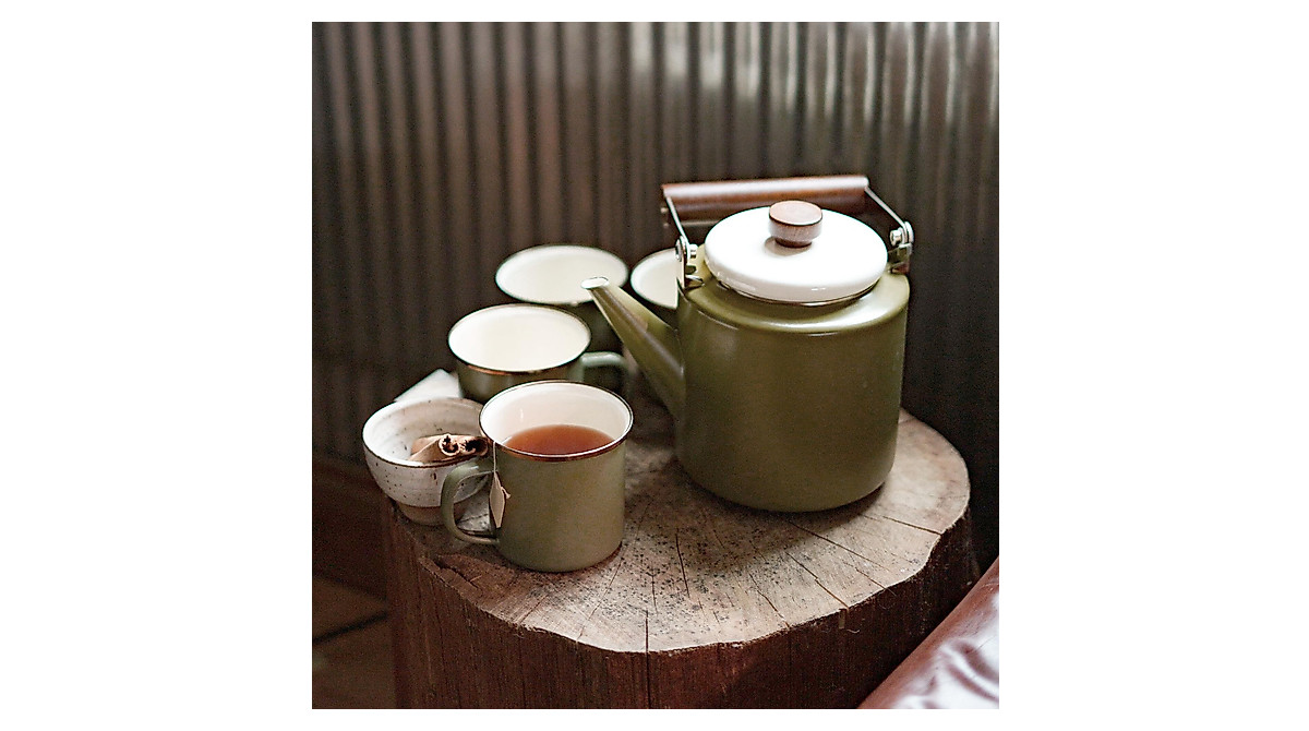 Barebones 2-Tone Enamel Teapot - Vintage Style & Durability