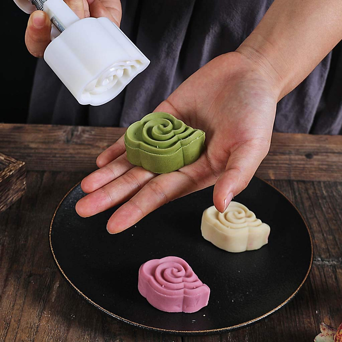 Non-stick Mooncake Mold Muffin Cupcake Mold 50g Cookie Cutter with 3D Clouds Stamp Hand Press Moon Cake Mold DIY Bakeware Mid-autumn Festival Baking Mold for Cookie Biscuit Chocolate Pumpkin Pie