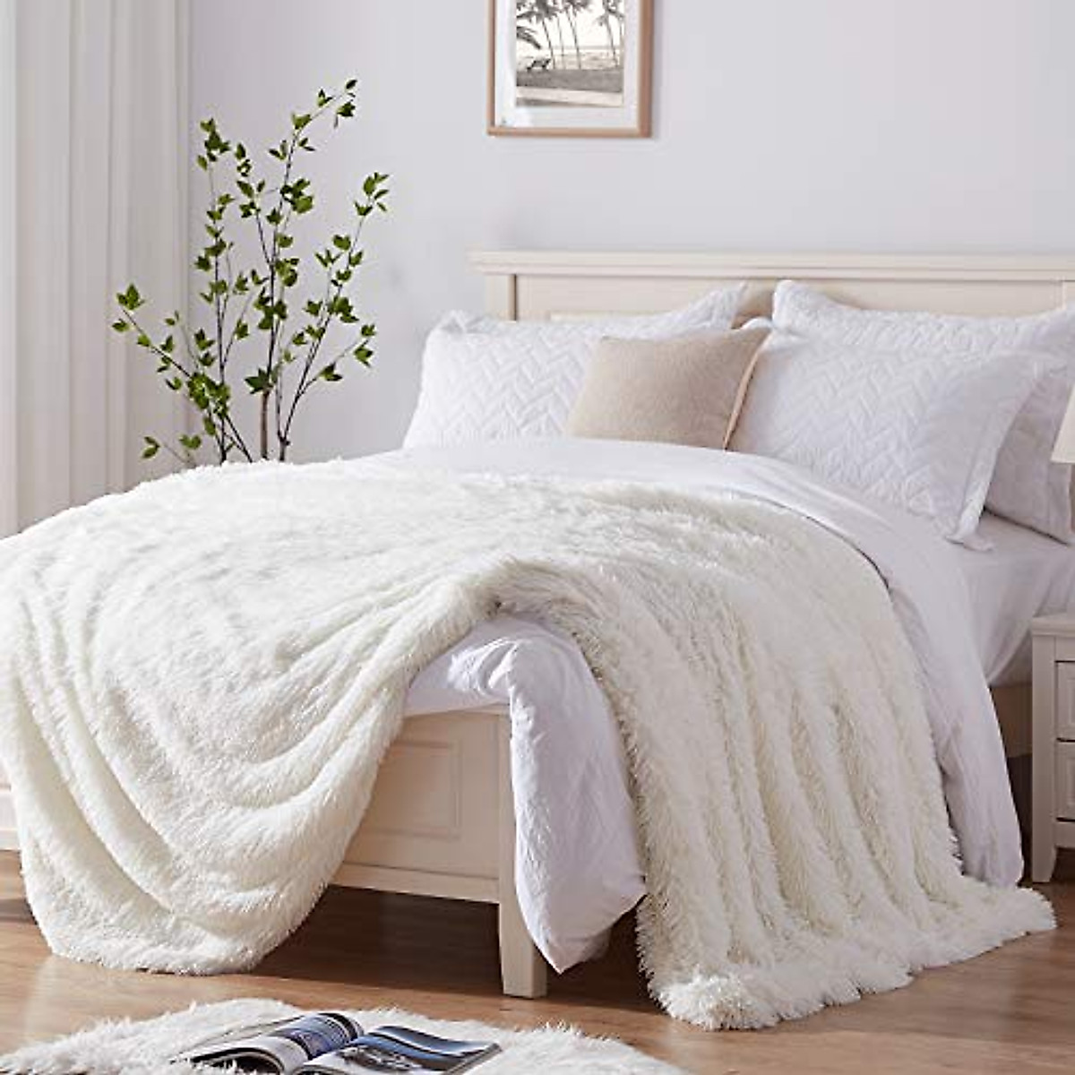 NexHome Soft Shaggy Faux Fur Blanket Throw Blanket 50" x 60", Women Girls Luxury Fuzzy Plush Comfy Microfiber Long Faux Fur Decorative Blankets for Sofa Couch Bed Chair Photo Props, Cream White
