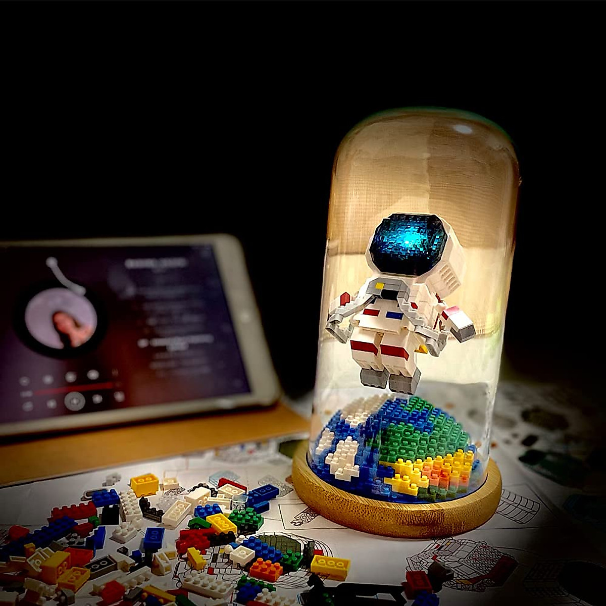 Uvini Building Blocks Astronaut Model with Light STEM Building Toy Micro Blocks for Adults or Teens Gifts Spaceman Mini Blocks Set DIY Bricks Toys 617PCS 00860