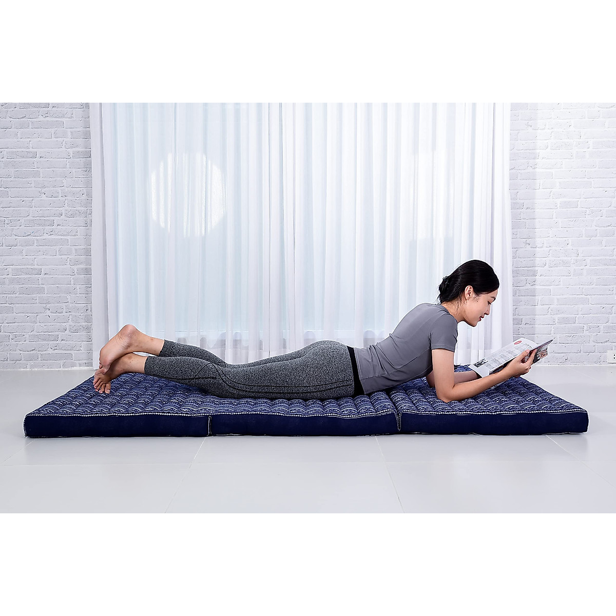 Leewadee Trifold Mattress XL – Comfortable Thai Massage Pad, Foldable Relaxation Floor Mattress Filled with Kapok, Perfect to Use as a Sleeping Mat 79 x 39 inches, Blue White