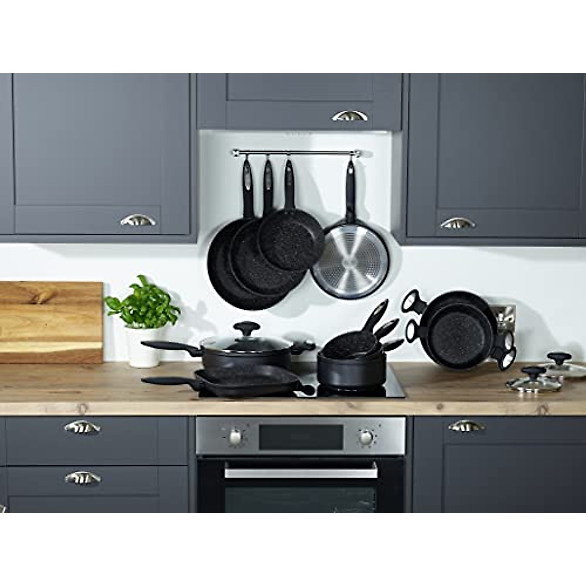 Zyliss E980107 Ultimate Non-Stick 2 x Frying Pans Set, 20cm/8in and 28cm/11in, Forged Aluminium, Black, Rockpearl Plus Non-Stick Technology, Suitable for All Hobs Including Induction