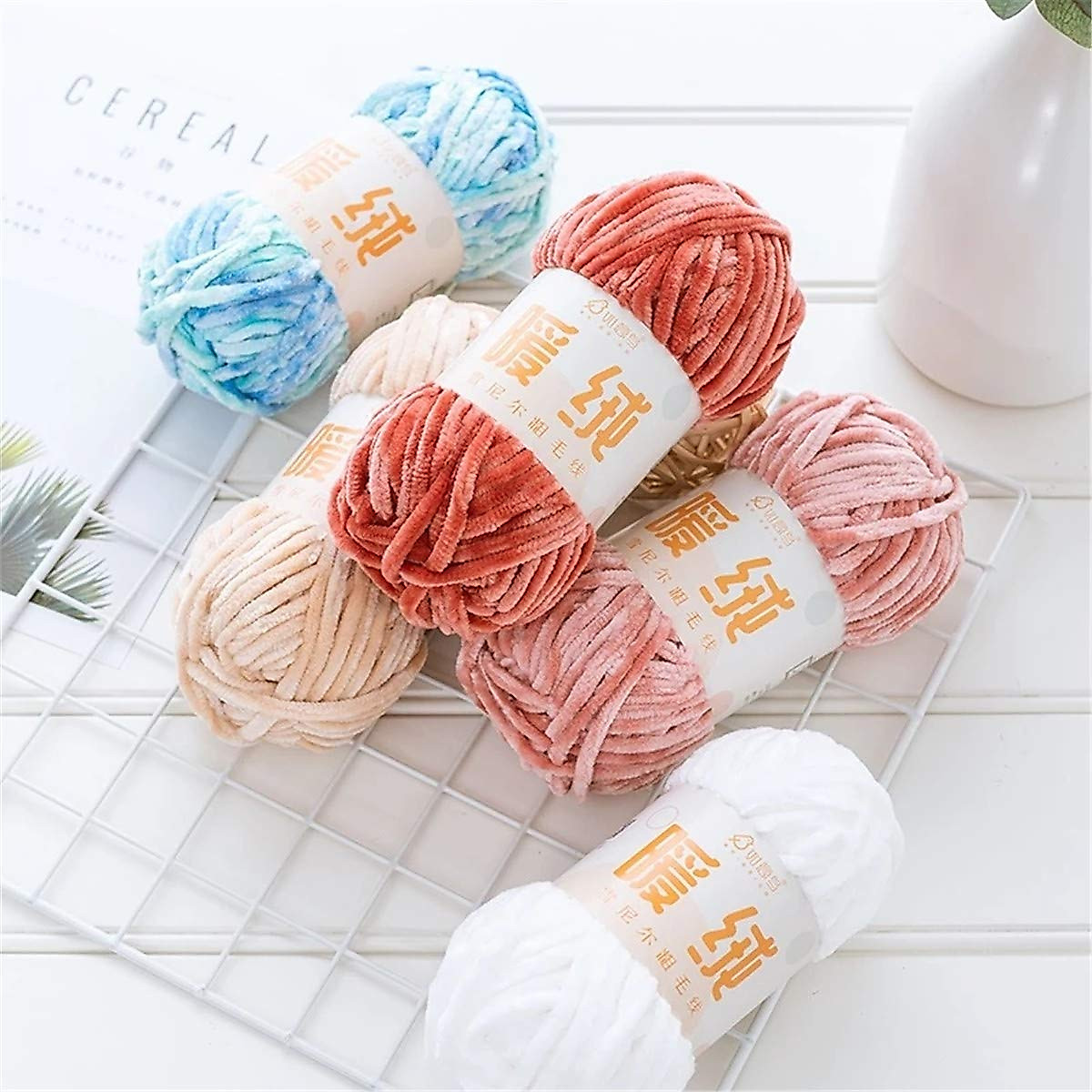 2 Pack Chenille Velvet Yarn Knitting Wool Thick Warm Crochet Knitting Yarns for DIY Hand-Knitted Fabric Art Bag Sweater Doll 200g