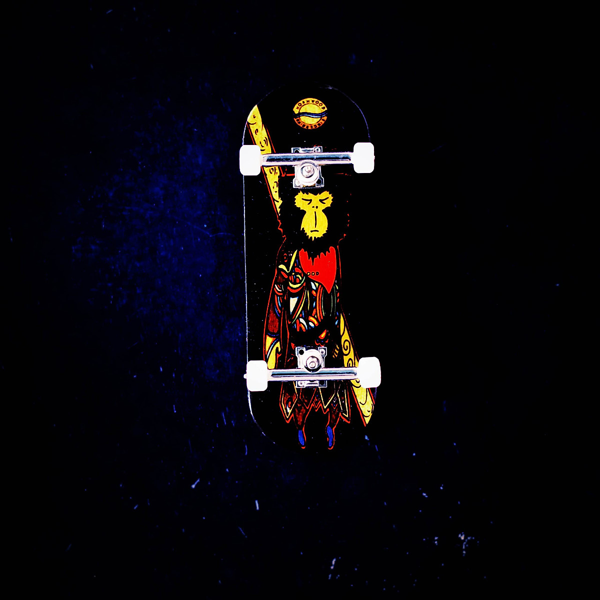 NOAHWOOD Crown LOGO Wheels iii White (ABEC-5 Bearing) + (Gift Prince Trucks) (Gift 34mm Silvery Hanger + Black Baseplate)