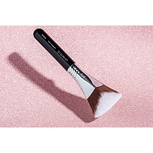 Sigma Beauty Professional 3DHD Max Kabuki Brush - Extra Large Angled Kabuki Makeup Brush with 3 Sides - Foundation Brush & Professional Grade Makeup Brush to Blend Liquid & Cream Products