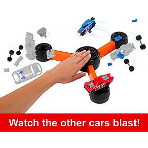 Mattel Games Hot Wheels Build ‘N Slam Kids Game with Buildable Classic Cars, Fix it Fast or Watch it Blast for 1-3 Players