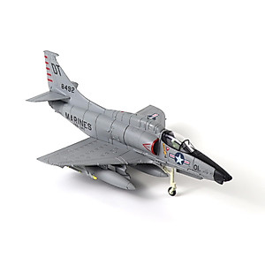 NUOTIE 1/72 A-4 Skyhawk Attack Pre-Build Diecast Metal Aircraft Model Kits U.S. Marine Corps Replica Military for Display Collection or Gift（VMA-242 1st Maw）