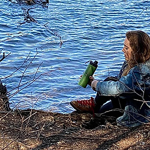 Aquapelli Vacuum Insulated Water Bottle, 18 Ounces, Willow Green