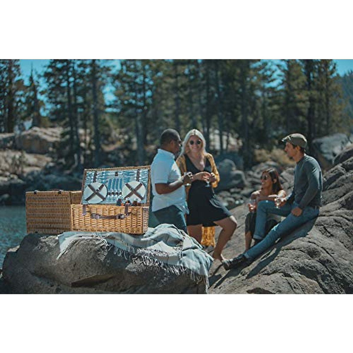 PICNIC TIME Belmont Picnic Basket for 4 - Wicker Picnic Baskets - 4 Person Picnic Set, Navy Blue & White Stripes
